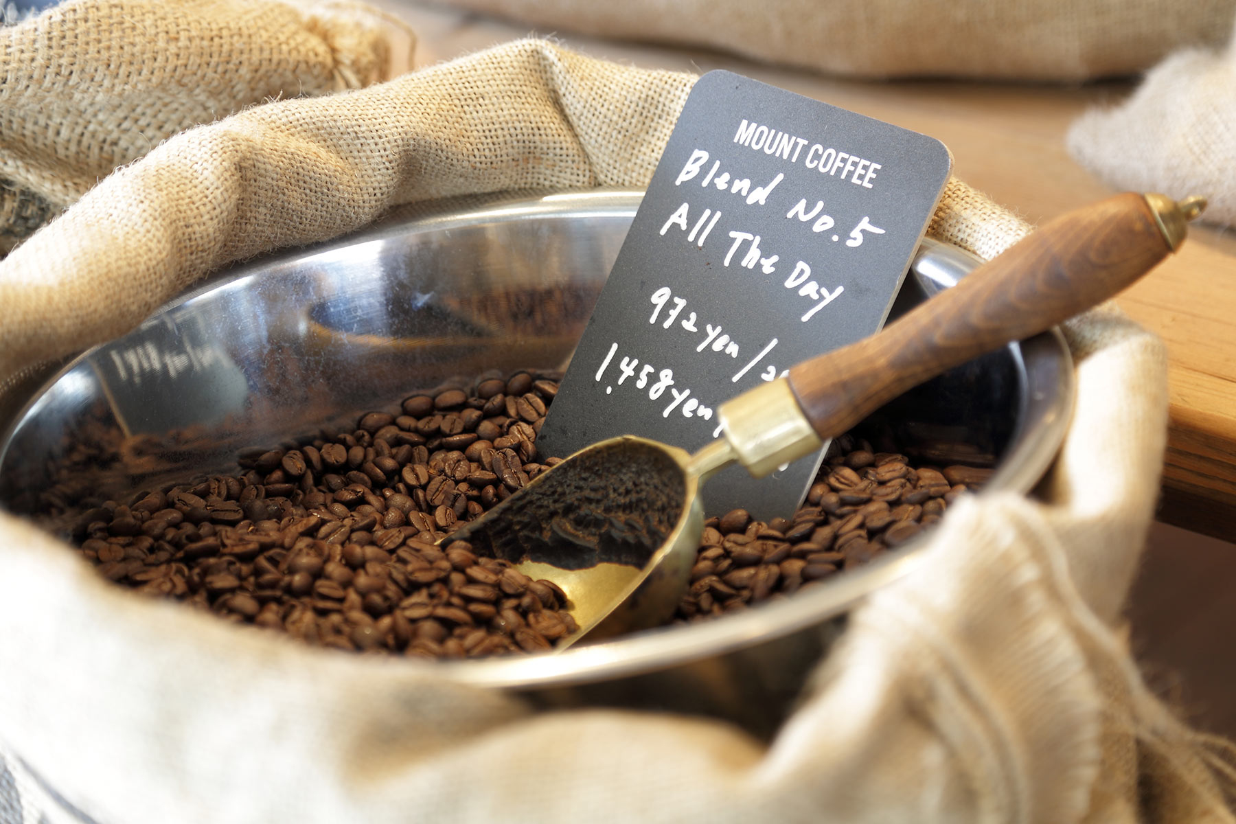 MOUNT COFFEE − hyphen design works